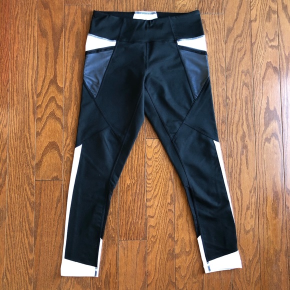Zella | Pants & Jumpsuits | Zella Black White Crop Leggings | Poshmark